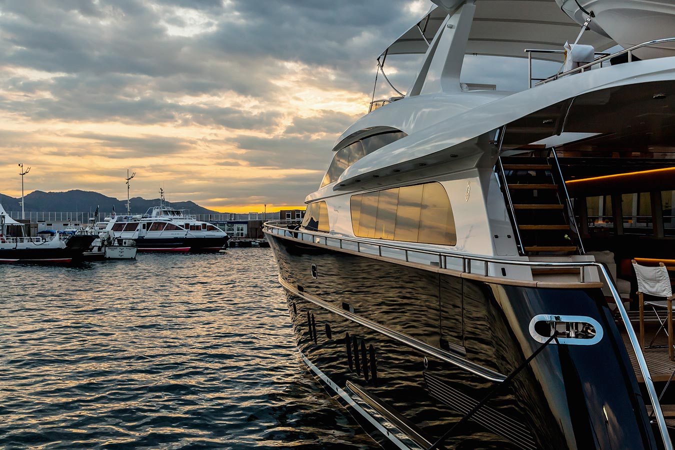 Capitaine 200 - Navy Services